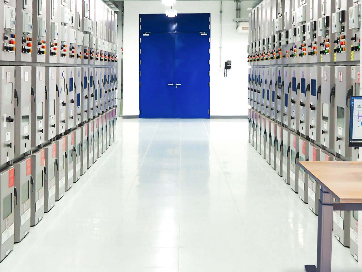 DANEO 400 - Hybrid signal analyzer for power utility automation systems ...